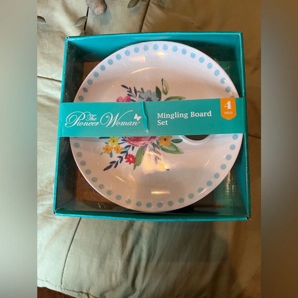 The Pioneer Woman | Dining | New Pioneer Woman Mingling Board Set ...